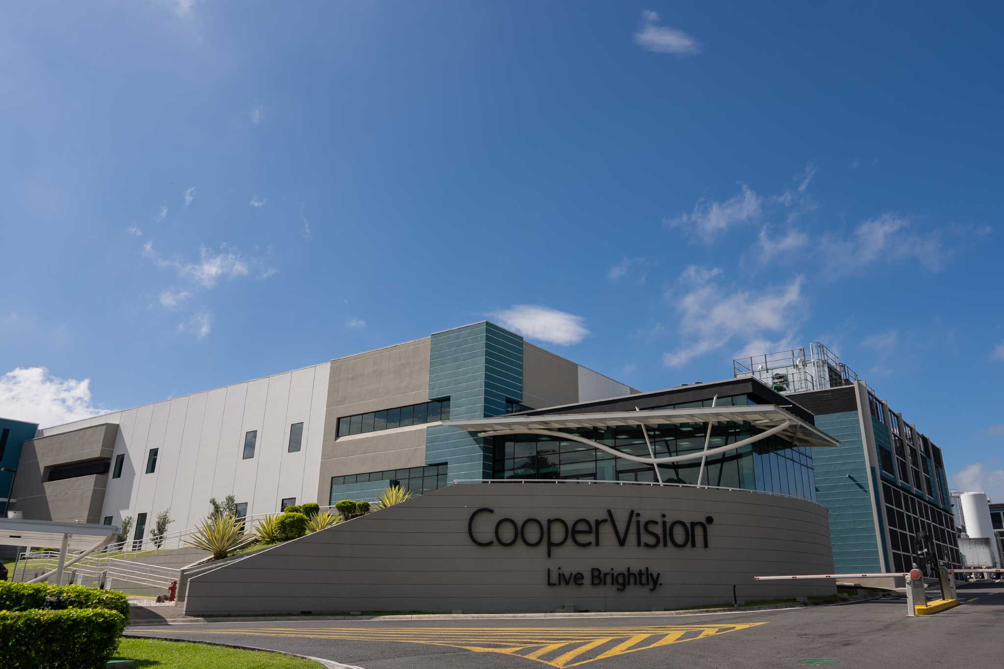 CooperVision invirtió US$220 millones en 6 años de operación en Costa ...